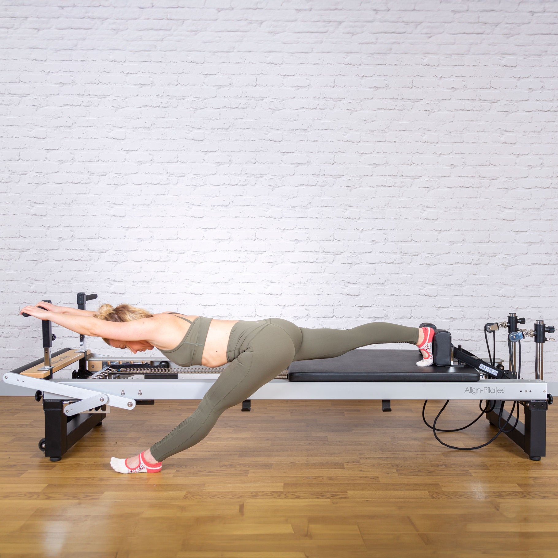Align Pilates A8 Pro Pilates Reformer with Plank Handles — Pique Fitness